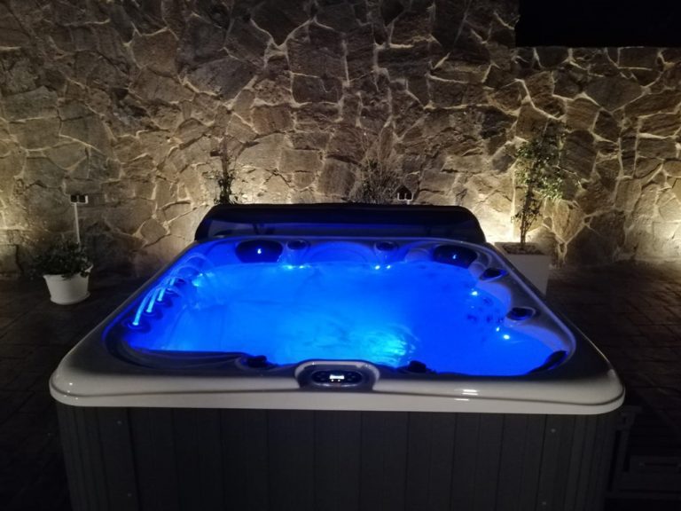 Instalaciones privadas de Jacuzzis en interior y exterior • Goccia Spa