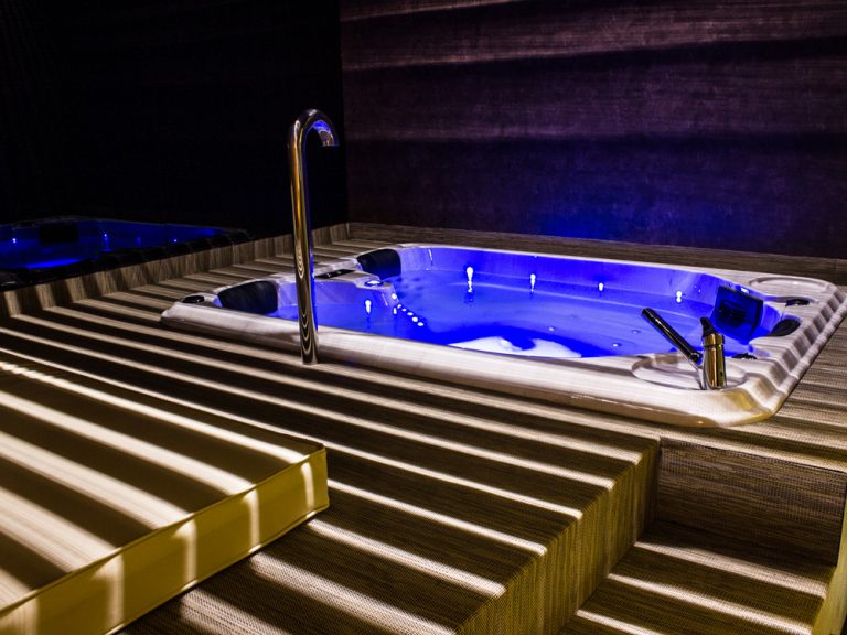 Instalaciones privadas de Jacuzzis en interior y exterior • Goccia Spa